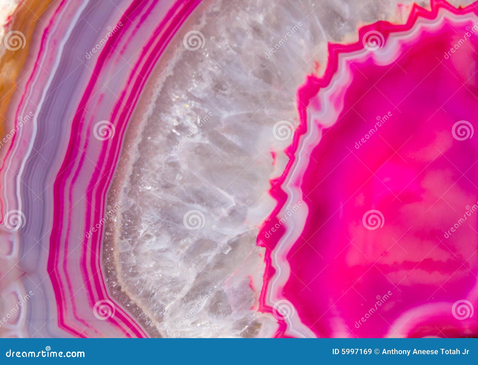 Cristaux de Geode (rose) image stock. Image du géologie - 5997169