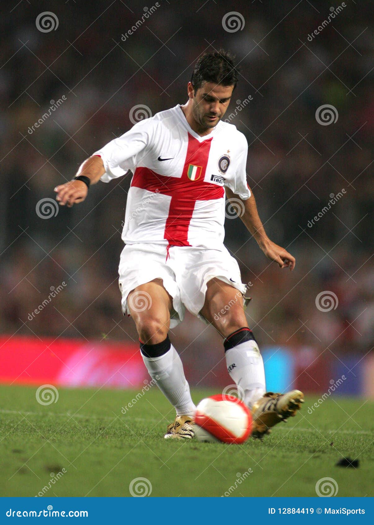 Cristian Chivu image stock éditorial. Image du défenseur - 12884419