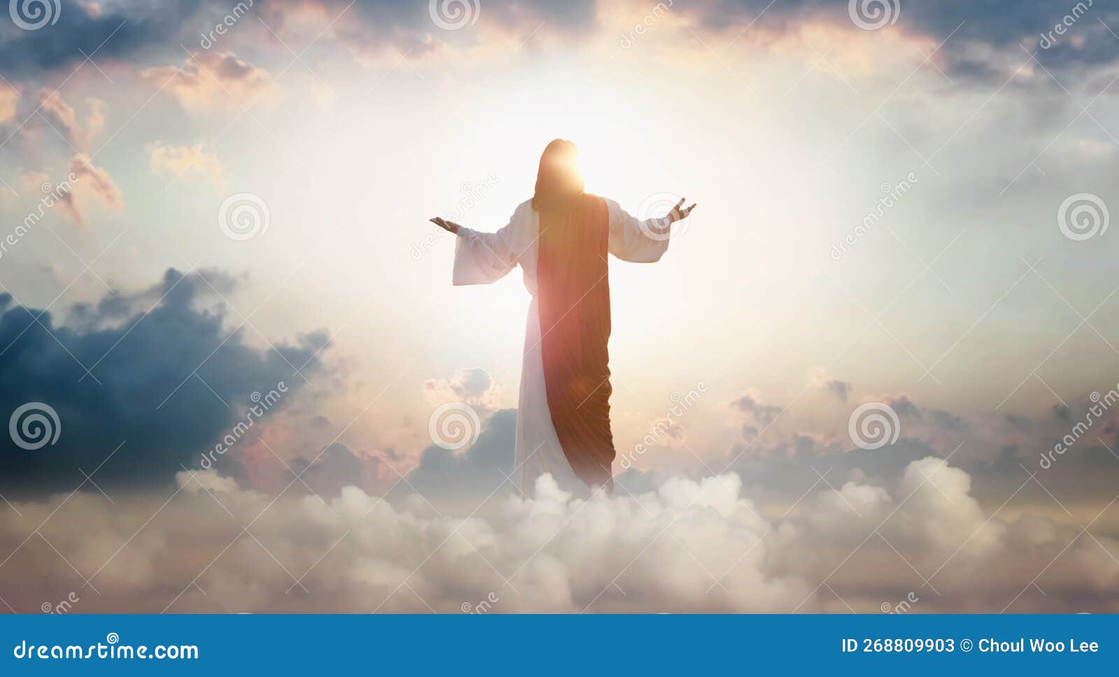 Cristiano Jesus Resucitado Ascendiendo Por Encima Del Cielo Y El Concepto Cielo Nubes Imagen De
