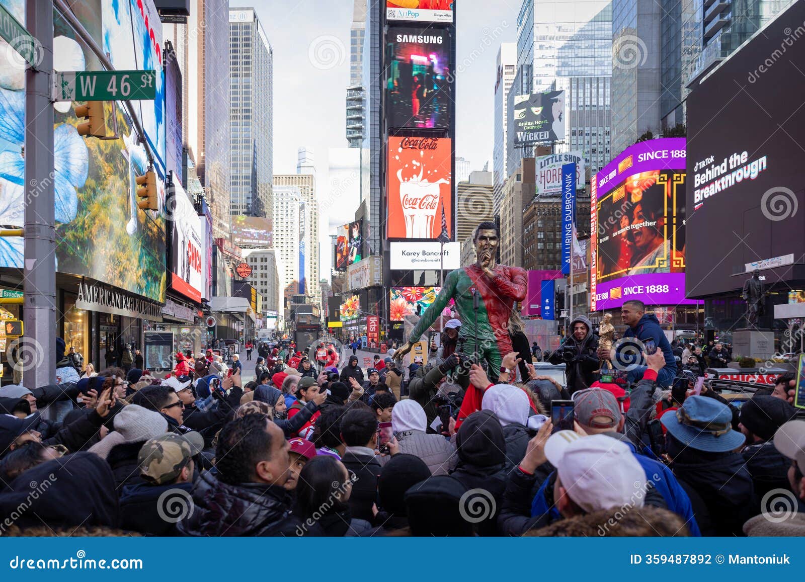 Cristiano Ronaldo Statue in Time Square Editorial Photography - Image ...