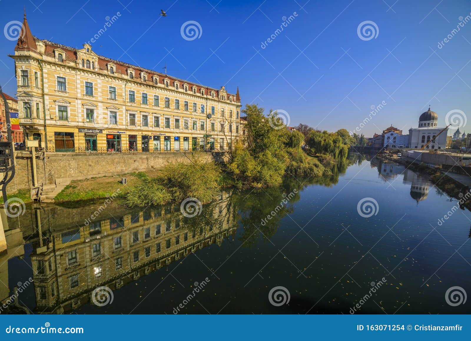 Crisul Repede River in Oradea Editorial Stock Image - Image of tourism ...