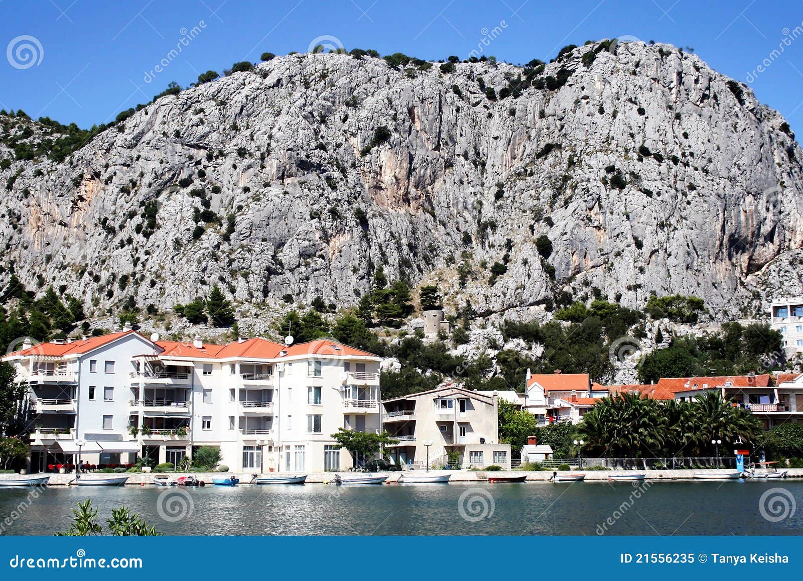 Croatian town Omis stock image. Image of cliff, house - 21556235