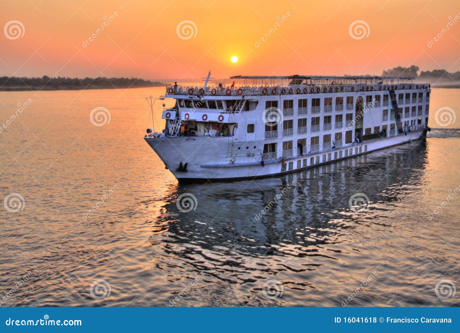 Crociera del Nilo fotografia stock. Immagine di turista - 16041618