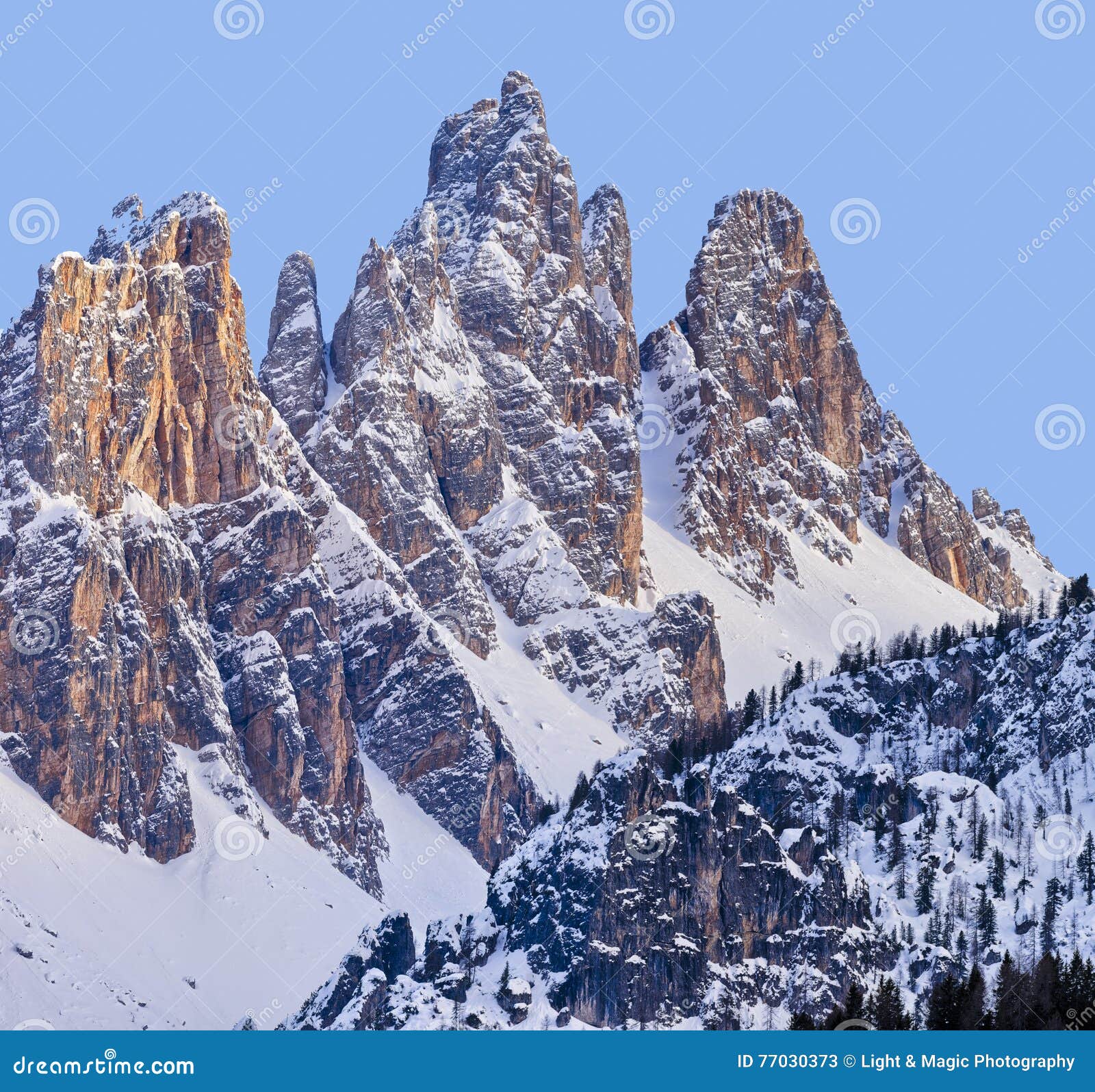 The Rocks Of The Croda Del Becco At The Head Of Lake Braies Royalty ...
