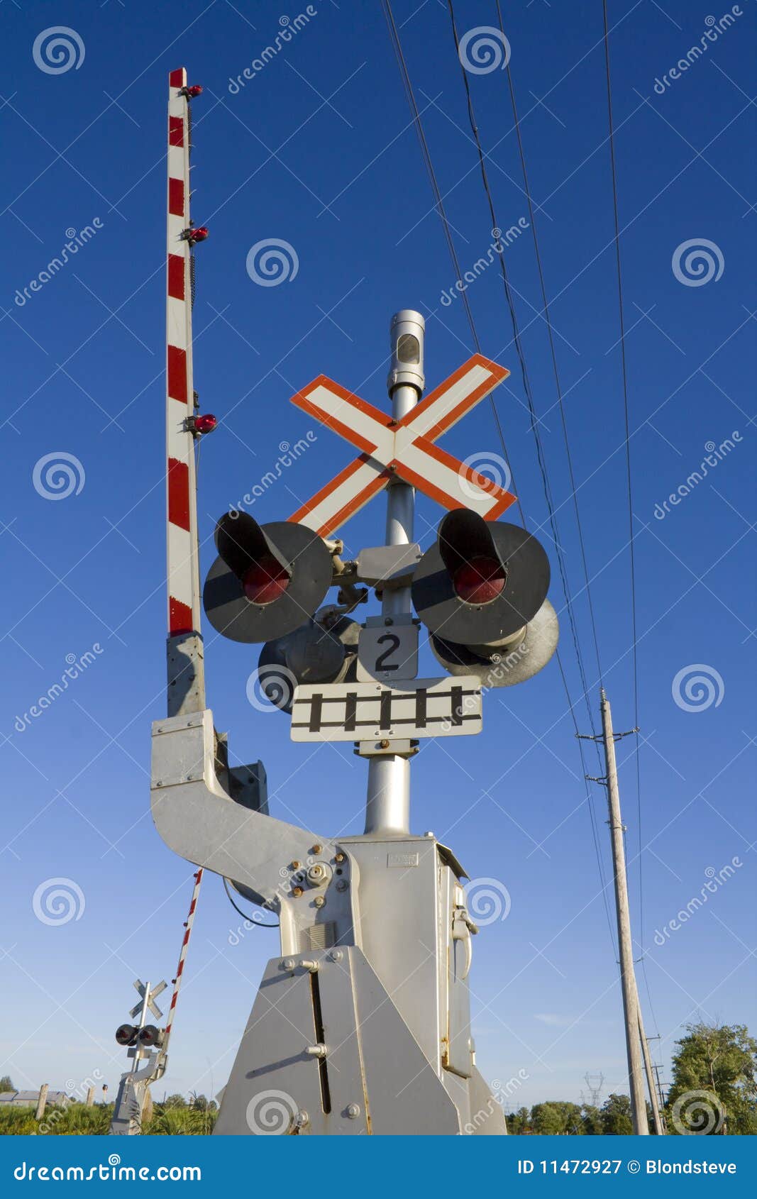 Croisement De Chemin De Fer Image stock - Image du klaxon, affaires ...