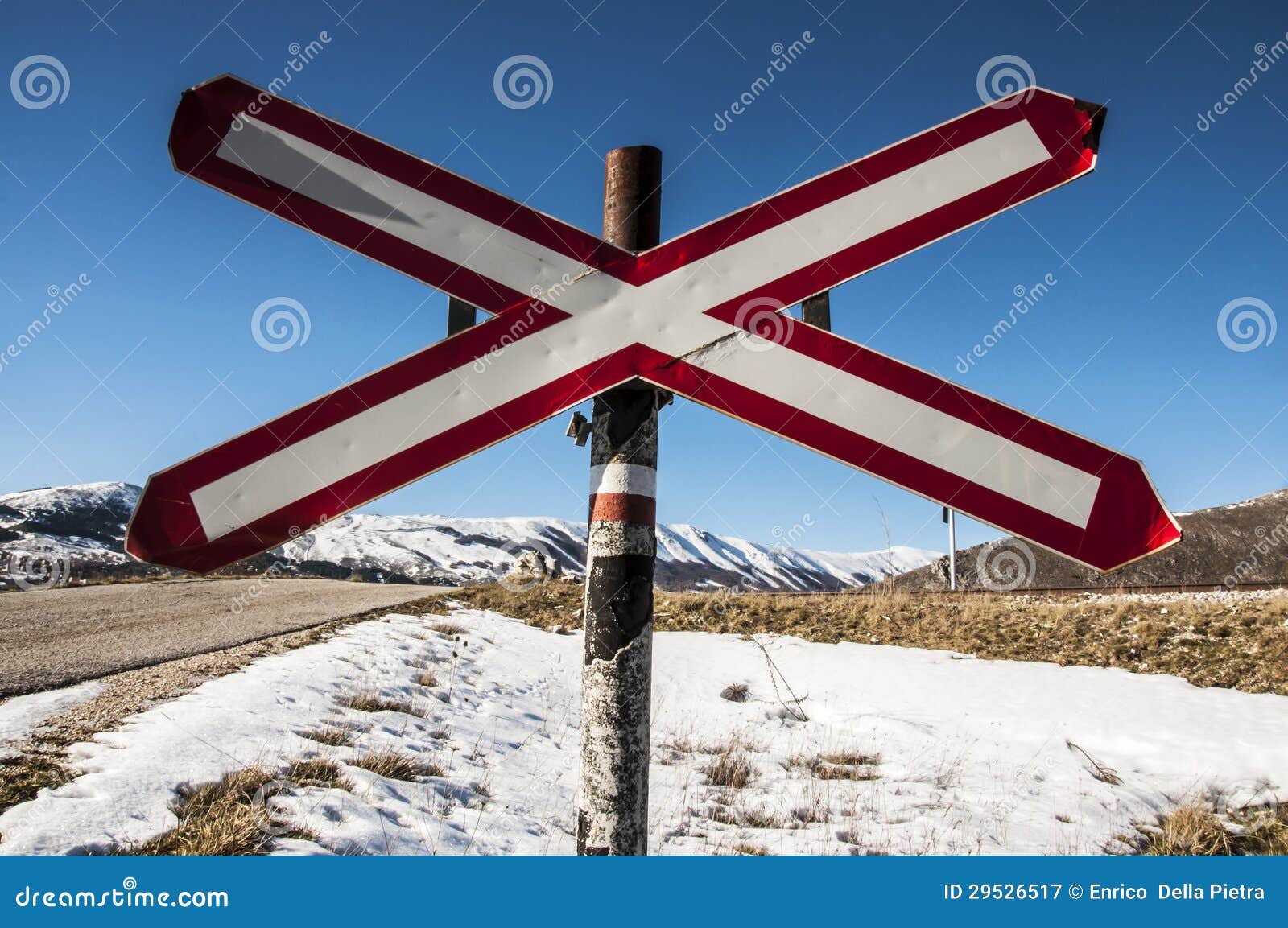 Croisement De Chemin De Fer Image stock - Image du signal, rouge: 29526517