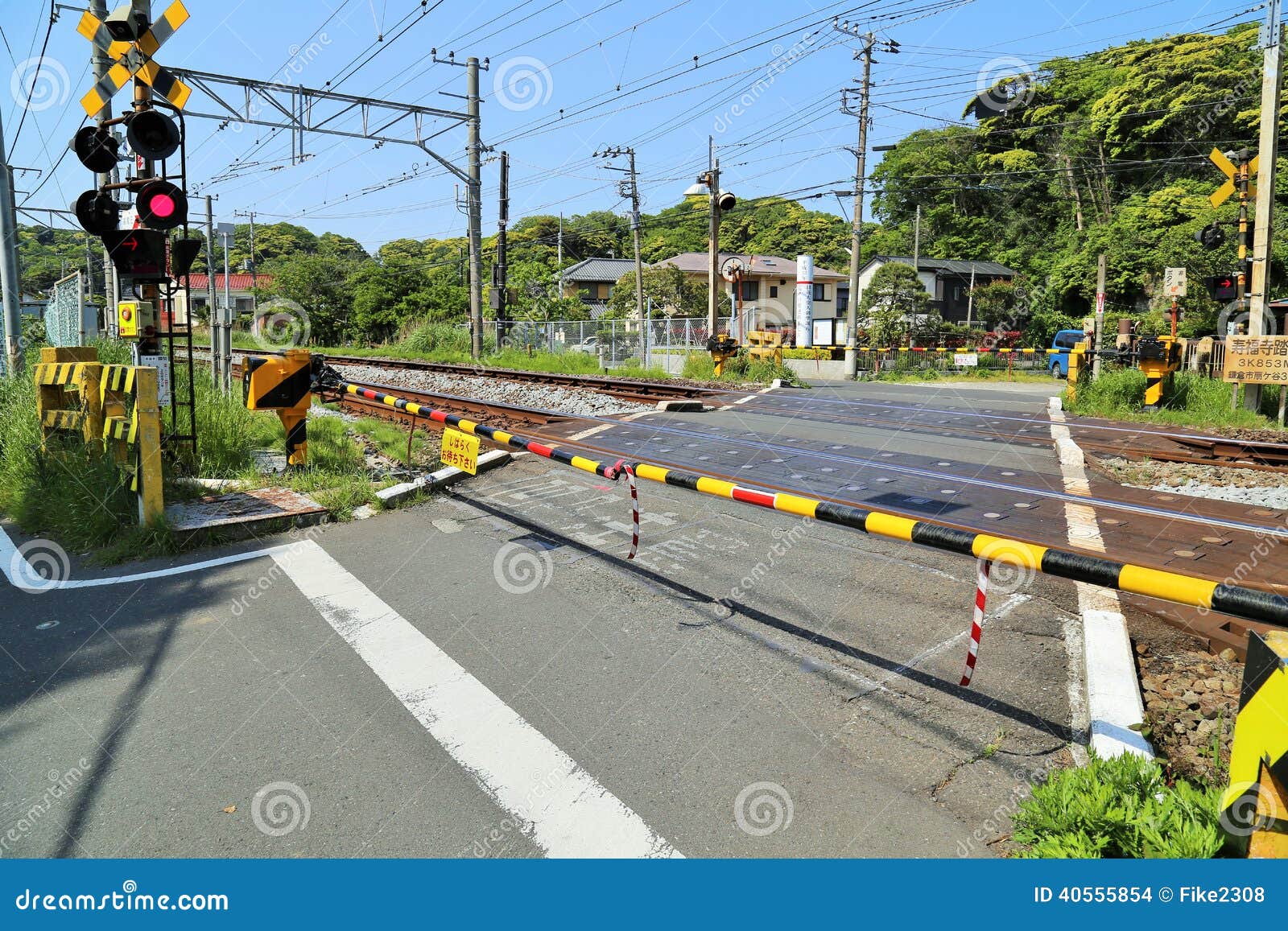 Croisement De Chemin De Fer Photo stock - Image du centrales, arbres ...