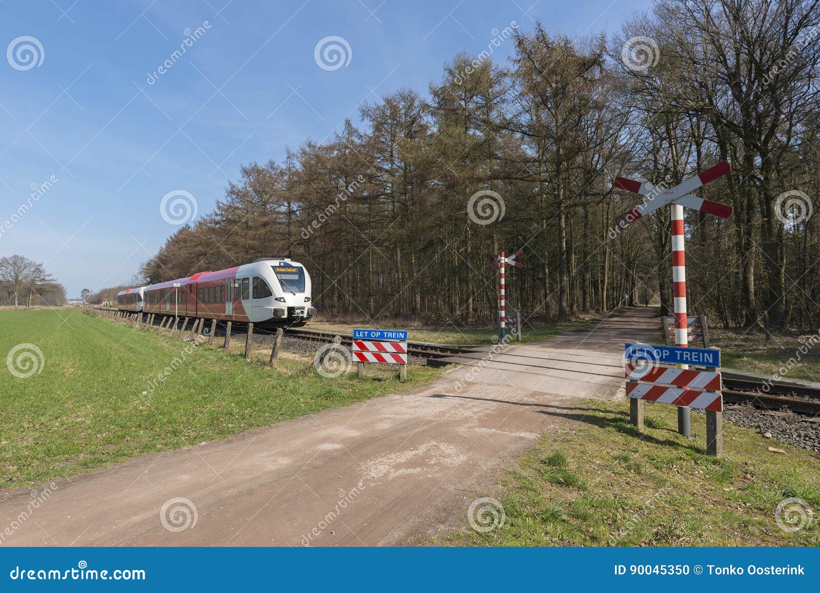 Croisement De Chemin De Fer Sans Surveillance Photo stock - Image du ...