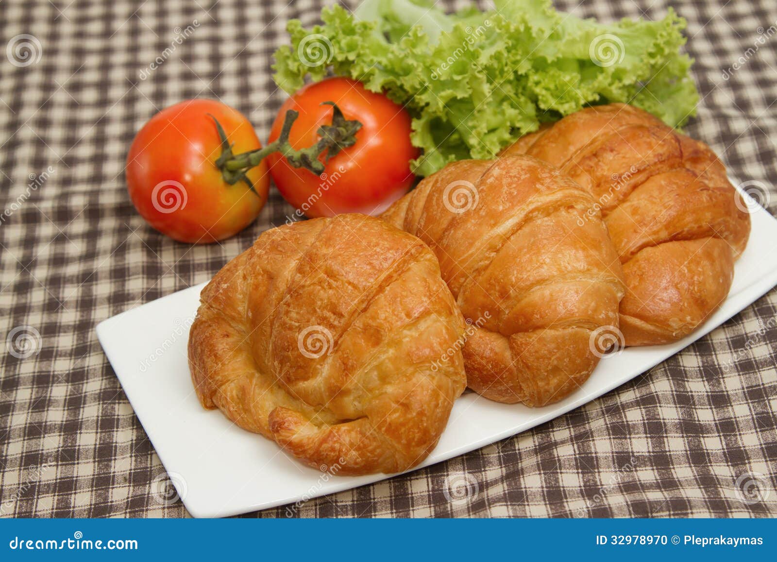 Croissant with Fresh Vegetable Stock Photo - Image of meat, plate: 32978970