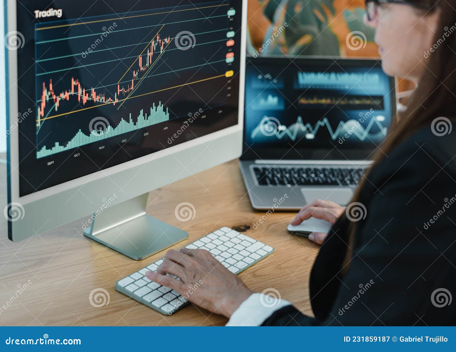 Crop Broker Trading on Binary Option on Computer Stock Image - Image of ...