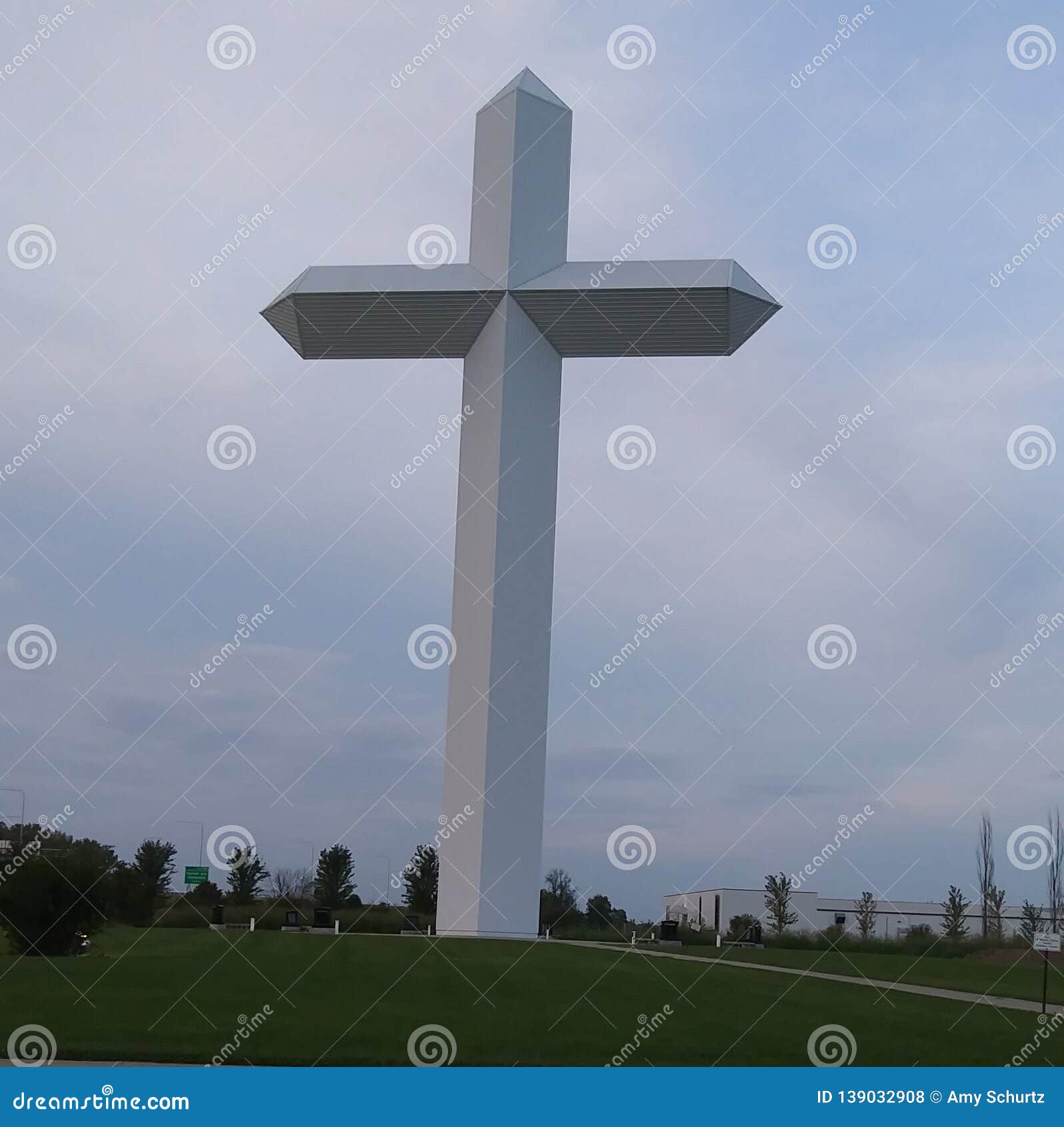 Cross at the Crossroads stock photo. Image of attraction - 139032908