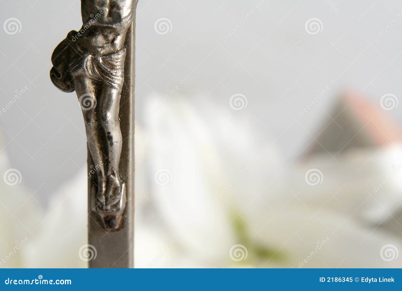Cross and easter lilies stock image. Image of flower, cross - 2186345