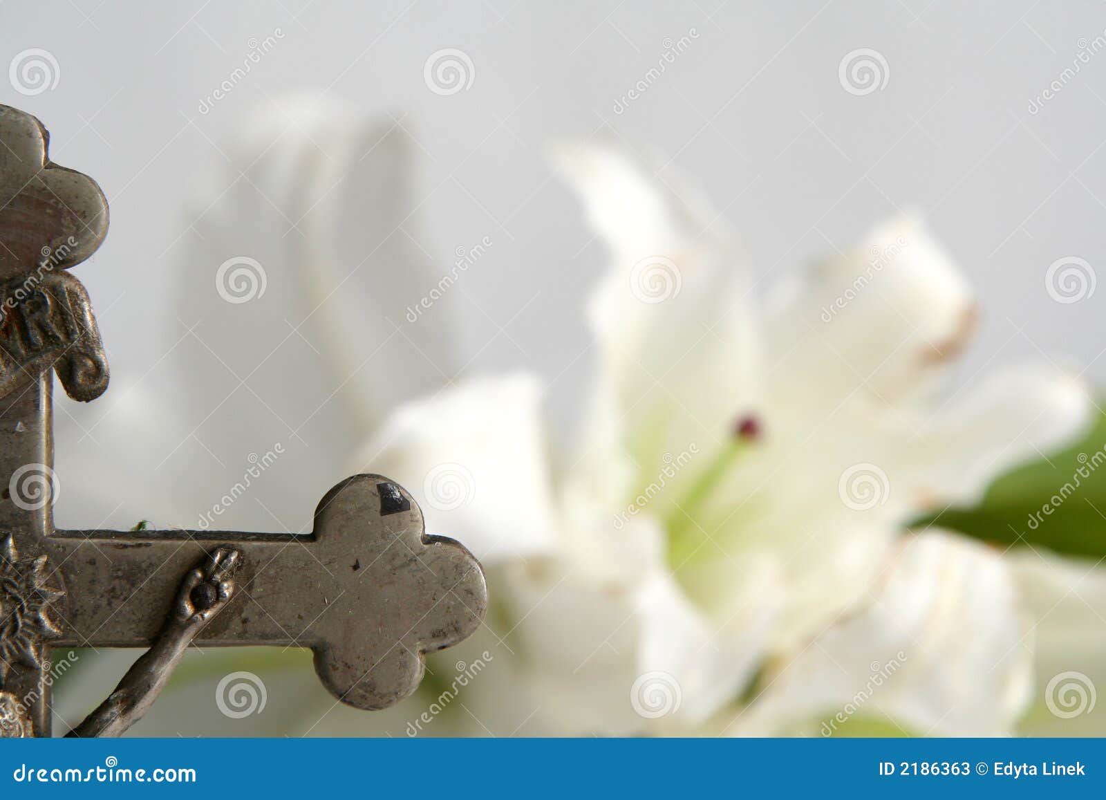 Cross and easter lilies stock image. Image of belief, easter - 2186363