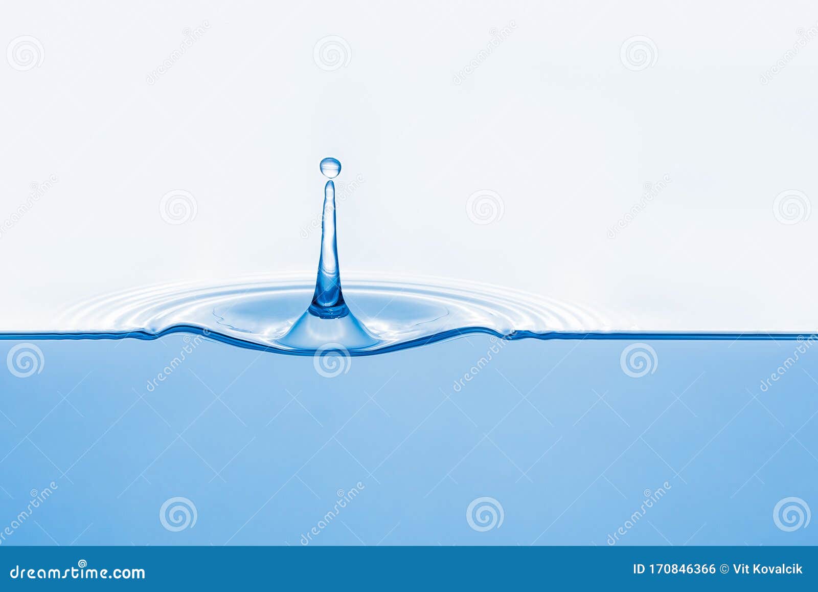 Cross Section of Ripple Created by One Fallen Drop Stock Photo - Image ...