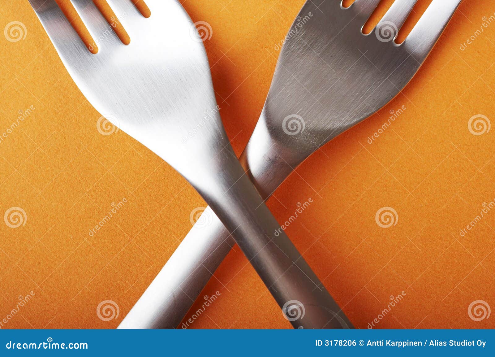 Crossed Forks Stock Photos - Download 106 Royalty Free Photos