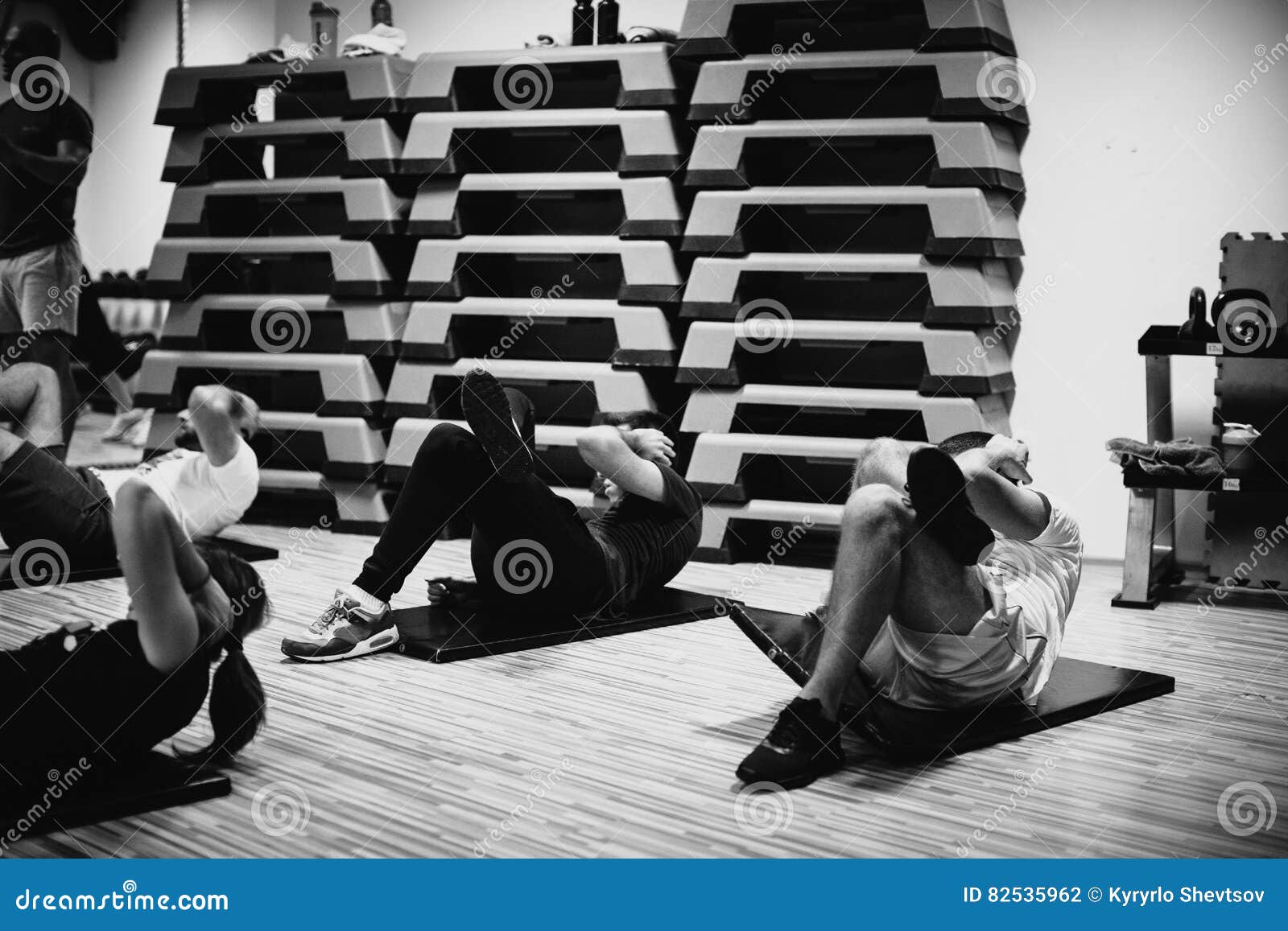 Crossfit group training editorial photography. Image of exercise - 82535962