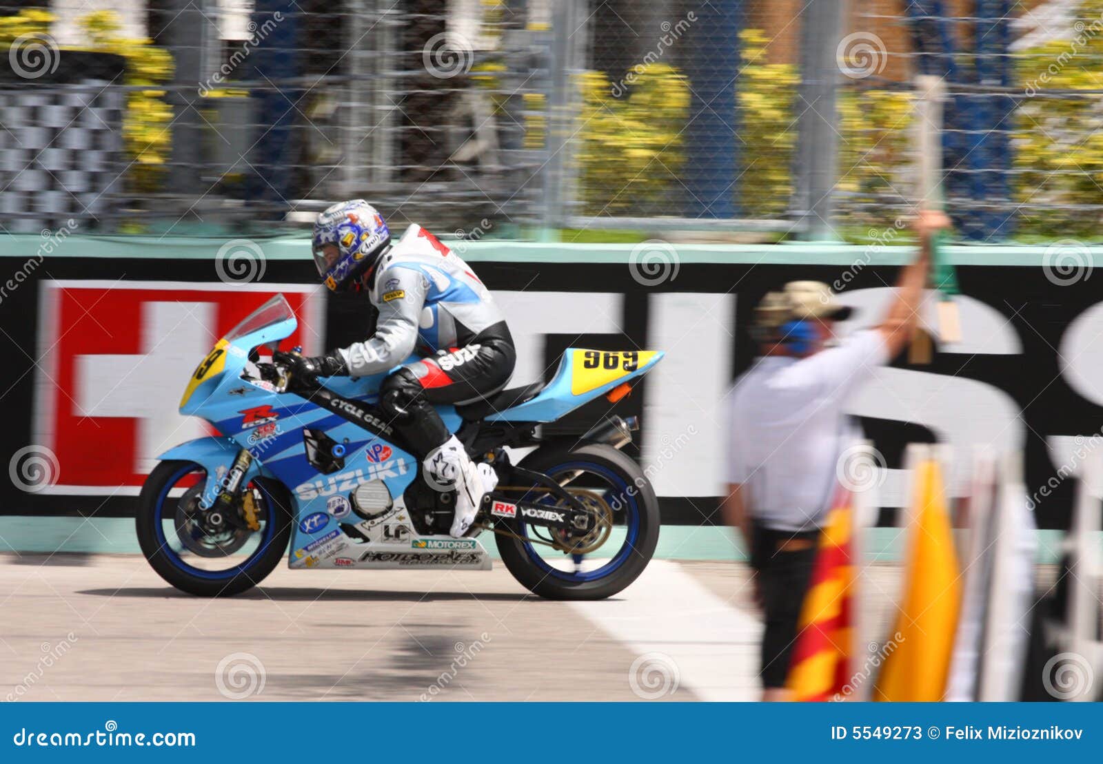 Crossing the Finish Line editorial stock photo. Image of blur - 5549273