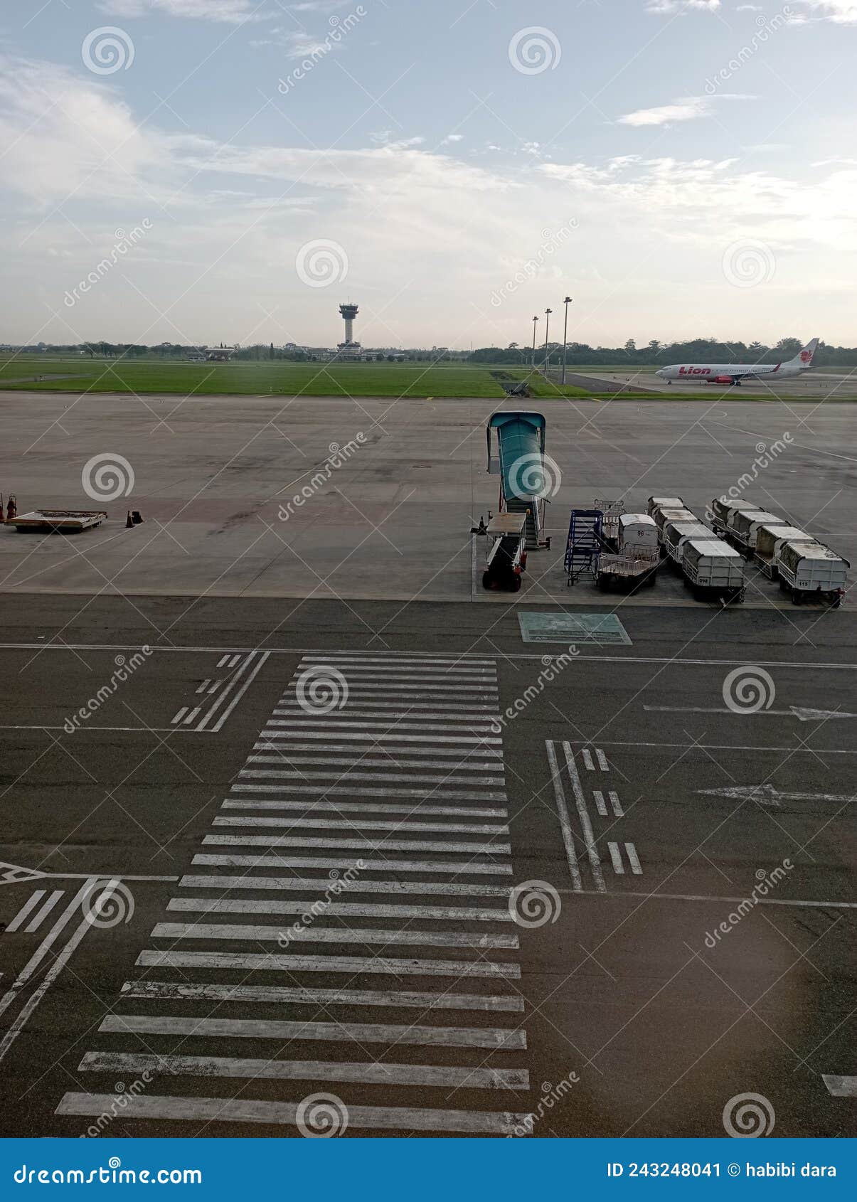 Crossing line at Airports editorial photo. Image of room - 243248041