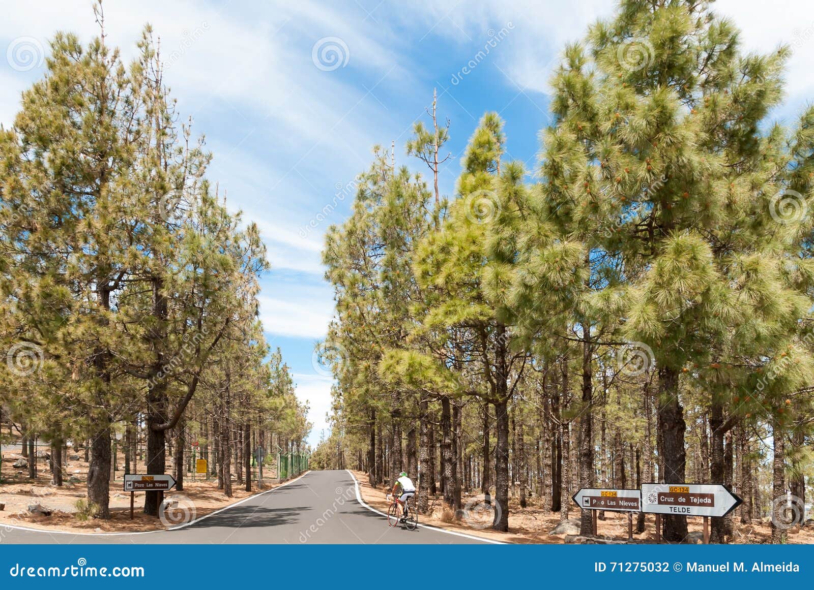 Crossroads editorial photography. Image of intersection - 71275032