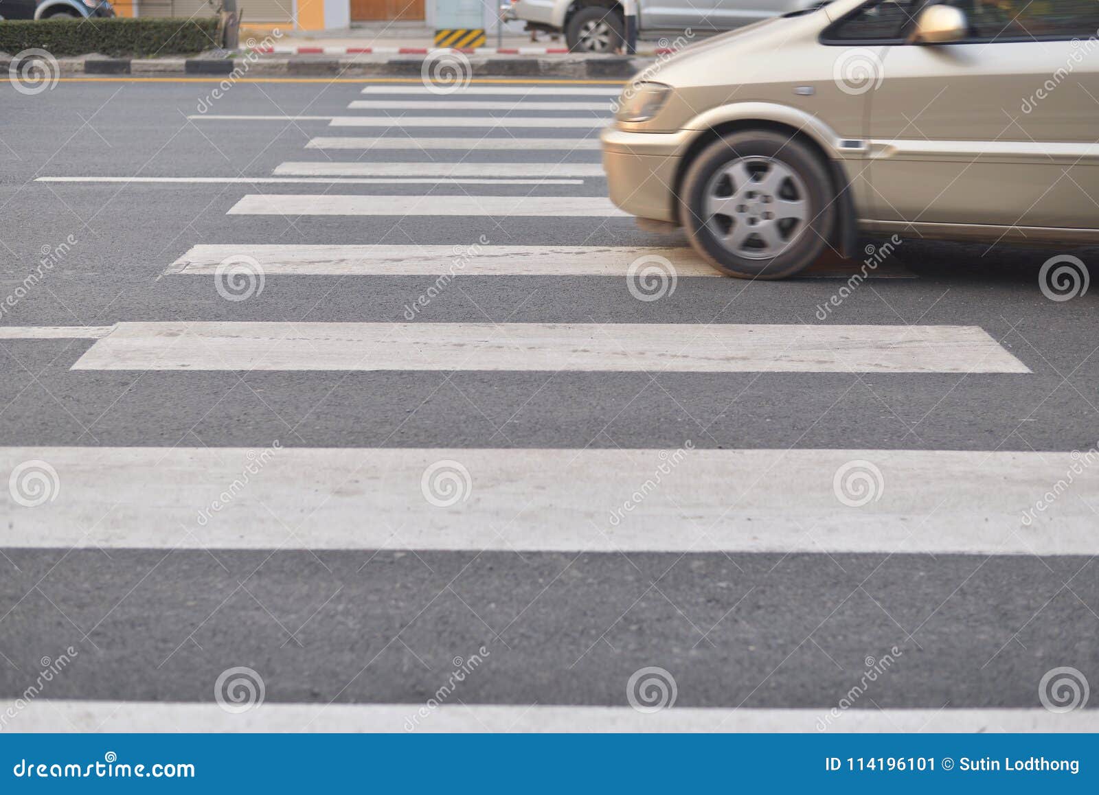 Crosswalk imagen de archivo. Imagen de avenida, asfalto - 114196101