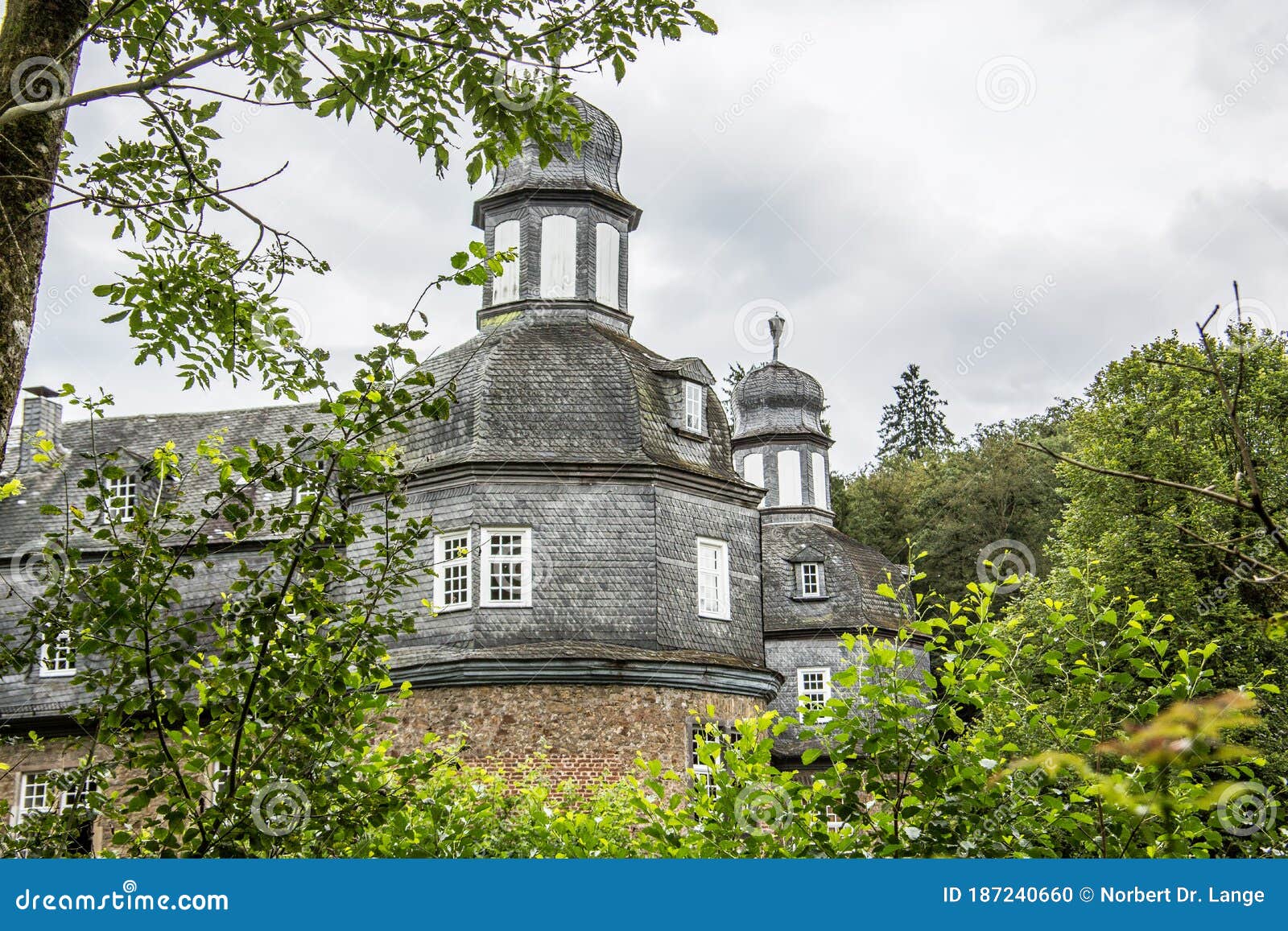 Crottorf Castle in Friesenhagen Stock Photo - Image of branches, leaves ...