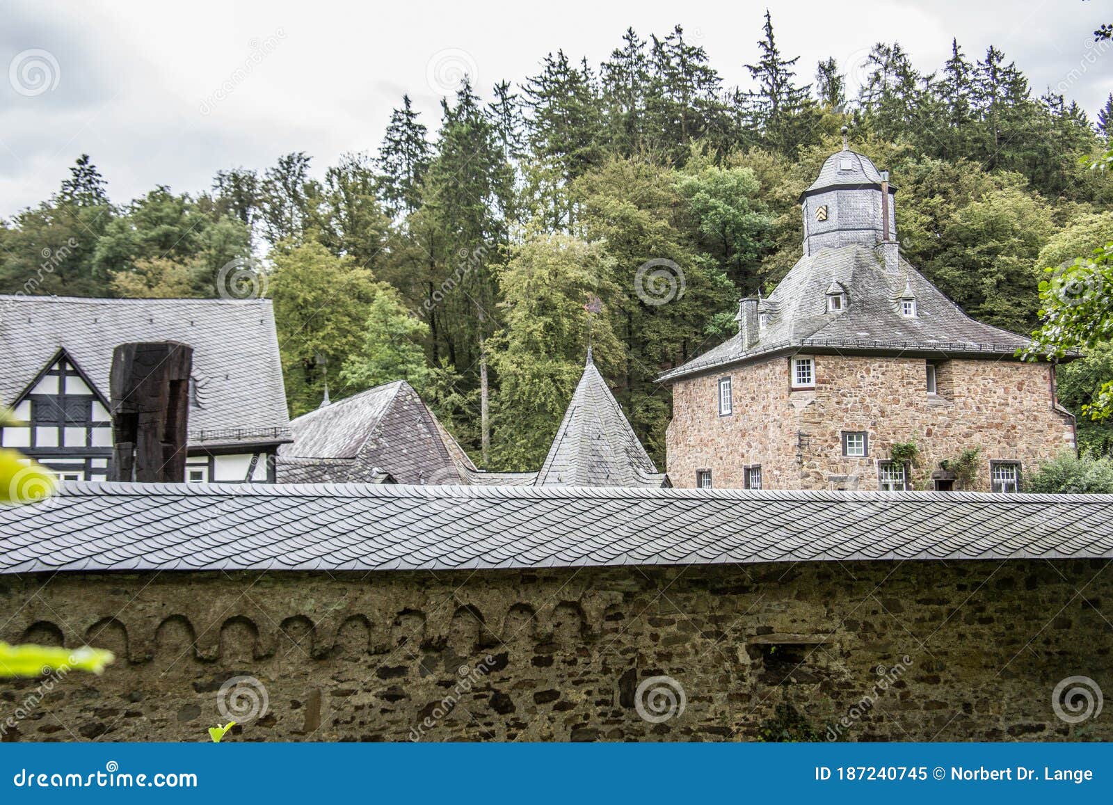 Crottorf Castle in Friesenhagen Stock Image - Image of stone, braun ...