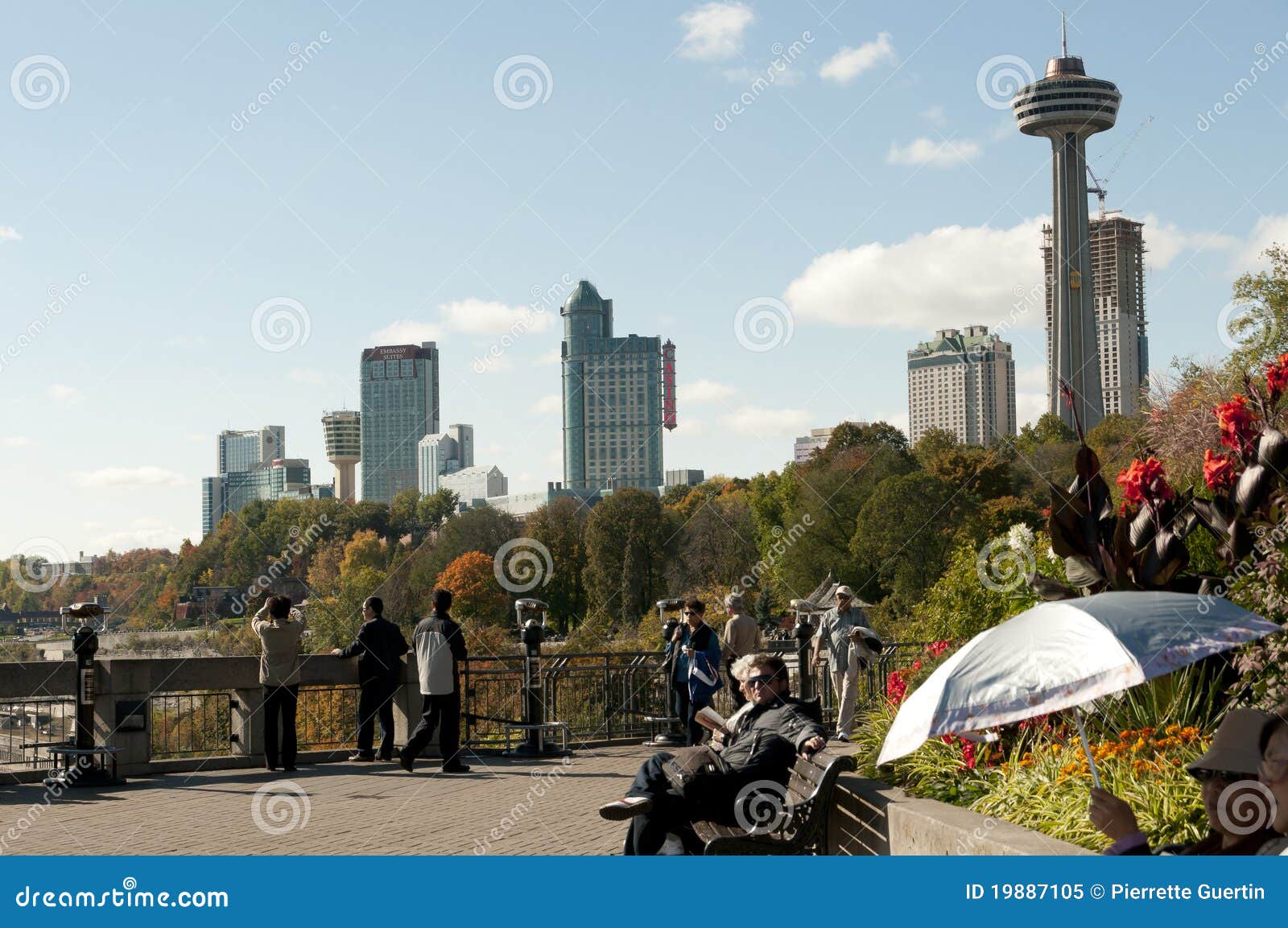 Crowd Along the Path of Niagara Falls Editorial Image - Image of ...