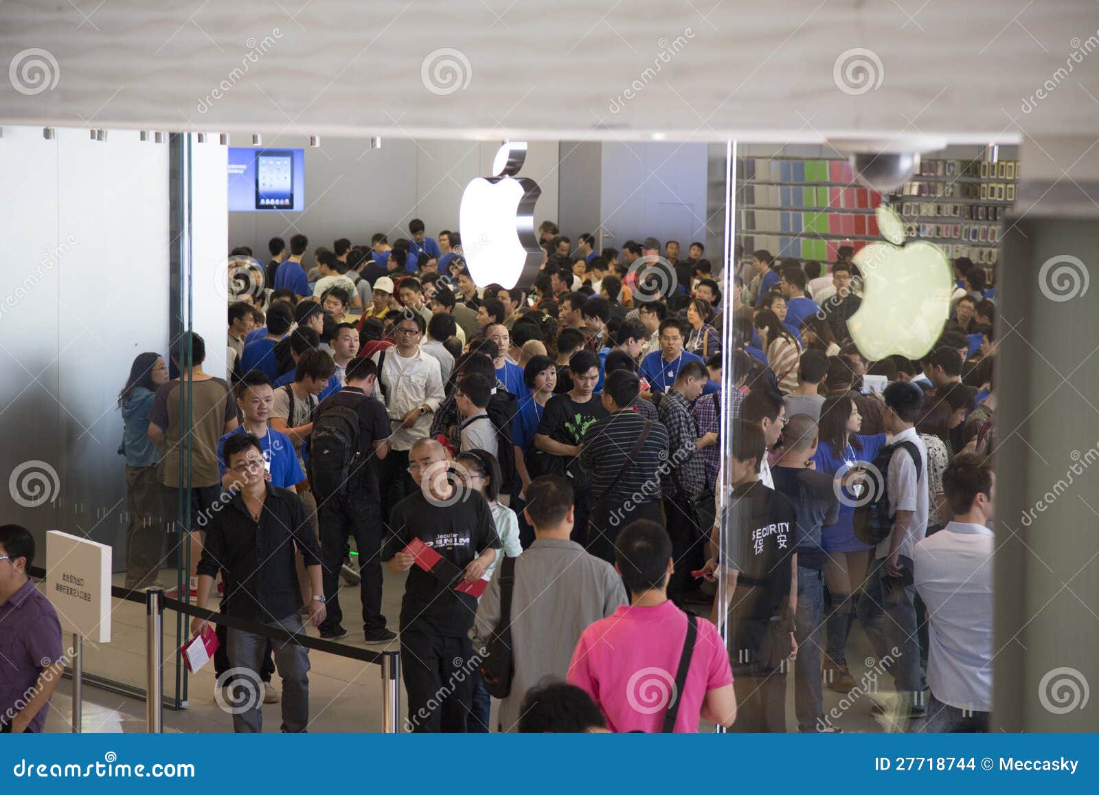 Crowd at Apple Store Shenzhen, China Editorial Stock Image - Image of ...