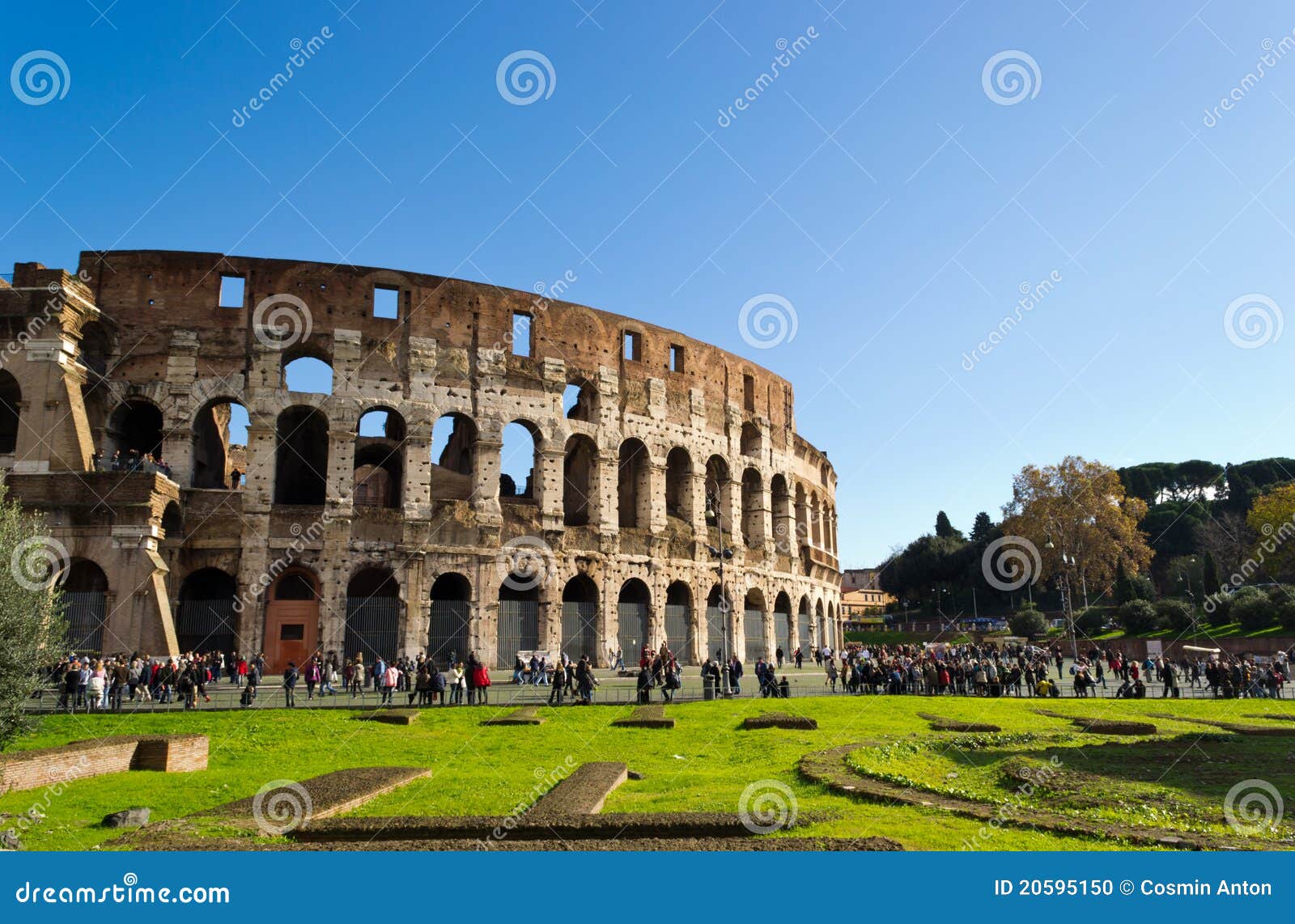 Crowd at Colosseum editorial image. Image of gladiator - 20595150
