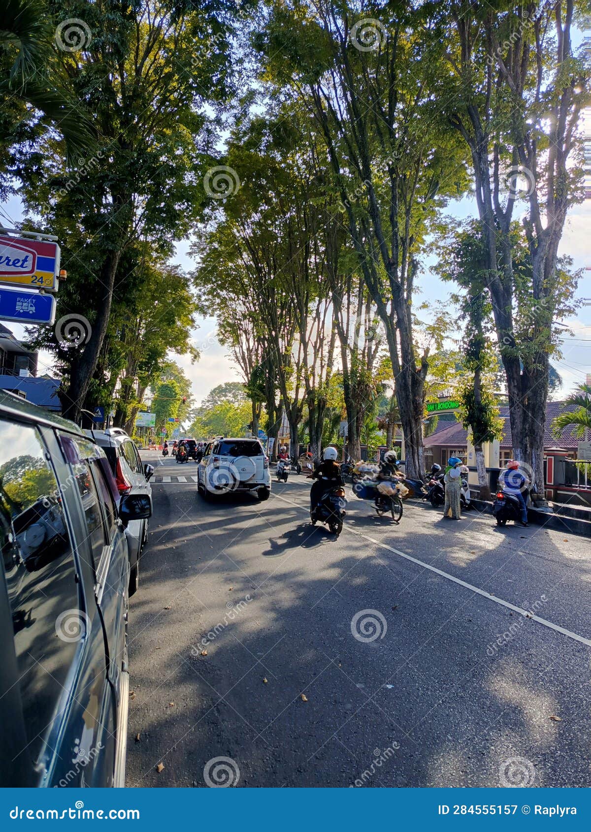 Crowd in the Middle of a Crowded City Editorial Photography - Image of ...