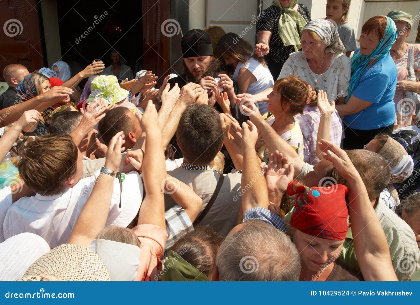 Crowd near the temple. editorial stock image. Image of head - 10429524
