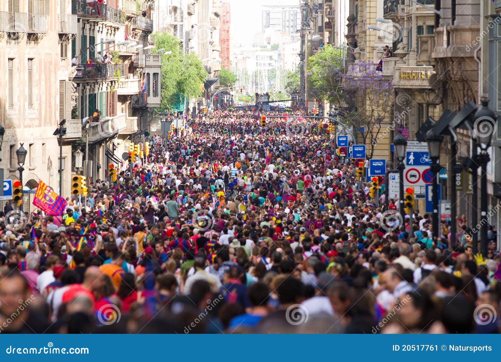 Crowd of People in Barcelona Editorial Photo - Image of europe ...