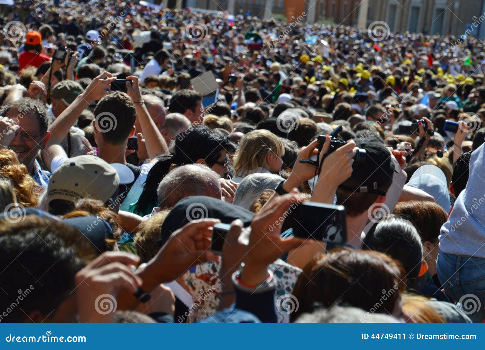 Crowd editorial photo. Image of people, waiting, cameras - 44749411