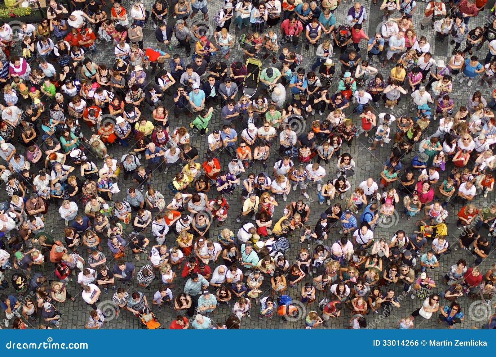 Crowd editorial photo. Image of hall, break, heads, people - 33014266