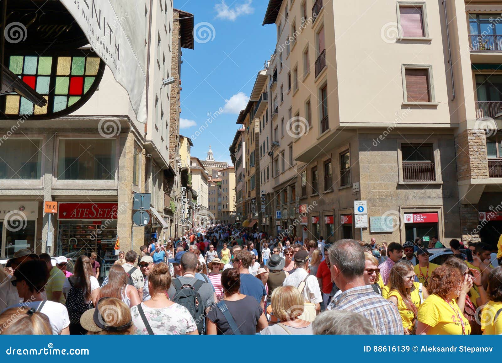 Crowd of People on the Ponte Vecchio in Florence, Italy Editorial Stock ...