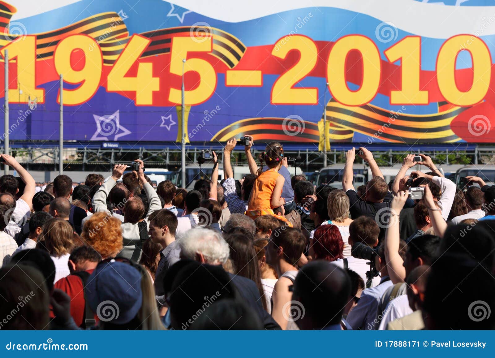 Crowd of People Records and Looks on Parade Editorial Photo - Image of ...