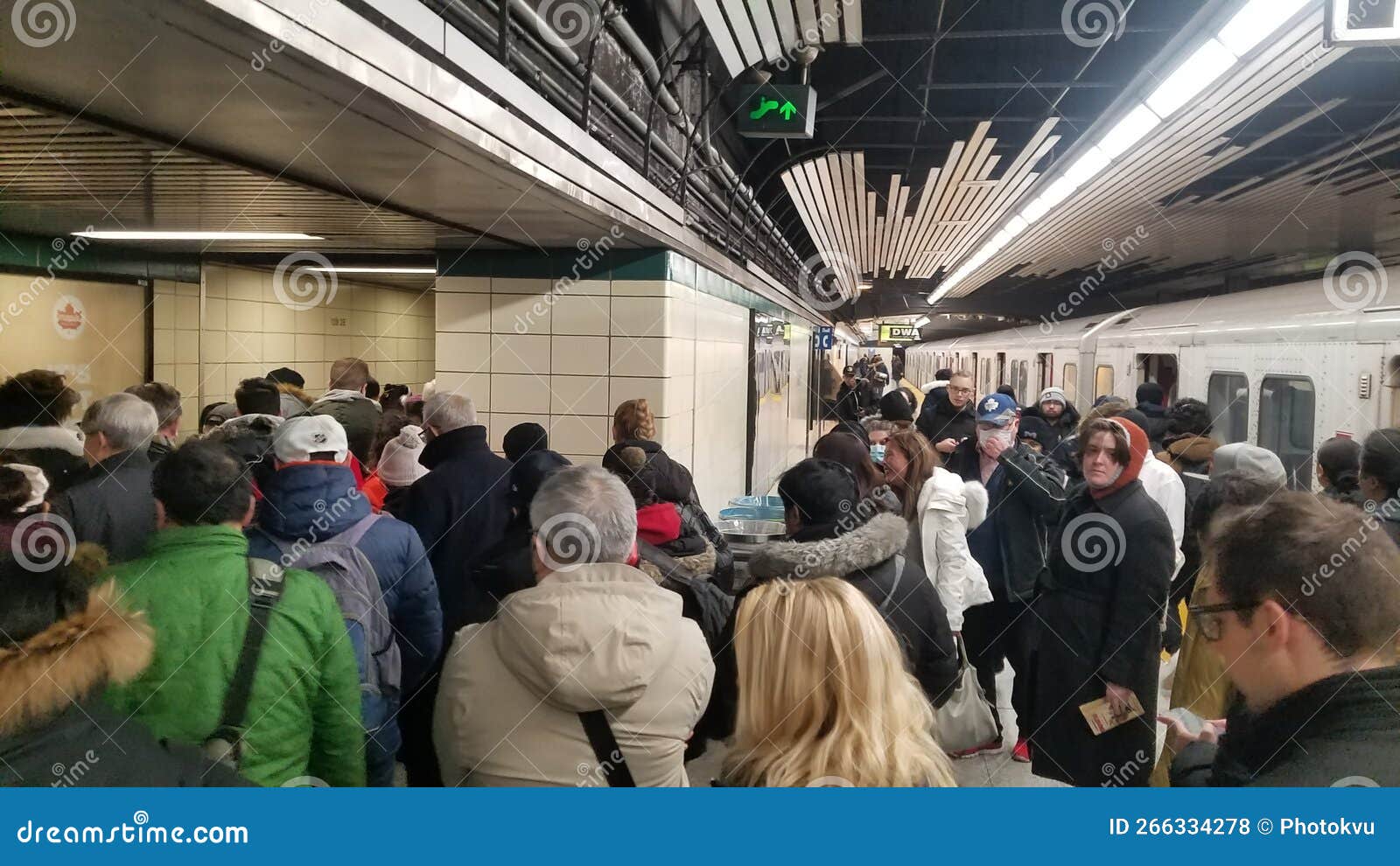 Crowd of People in the Toronto Subway during the Collapse Editorial ...