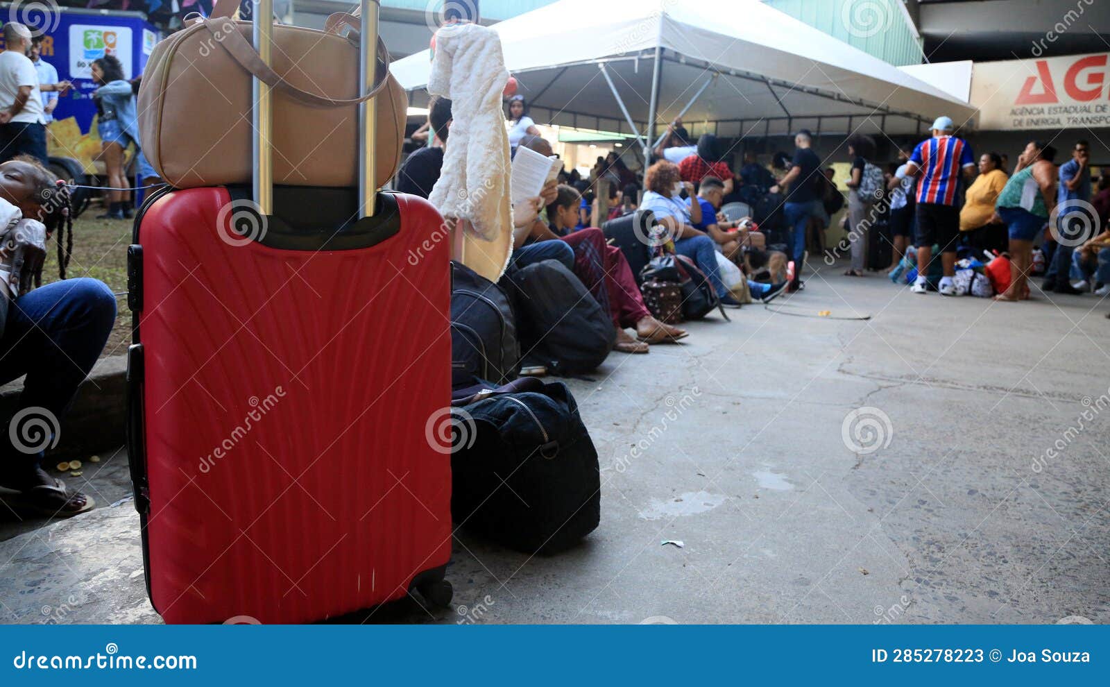 Crowd of People Trying To Board Buses Editorial Stock Photo - Image of ...