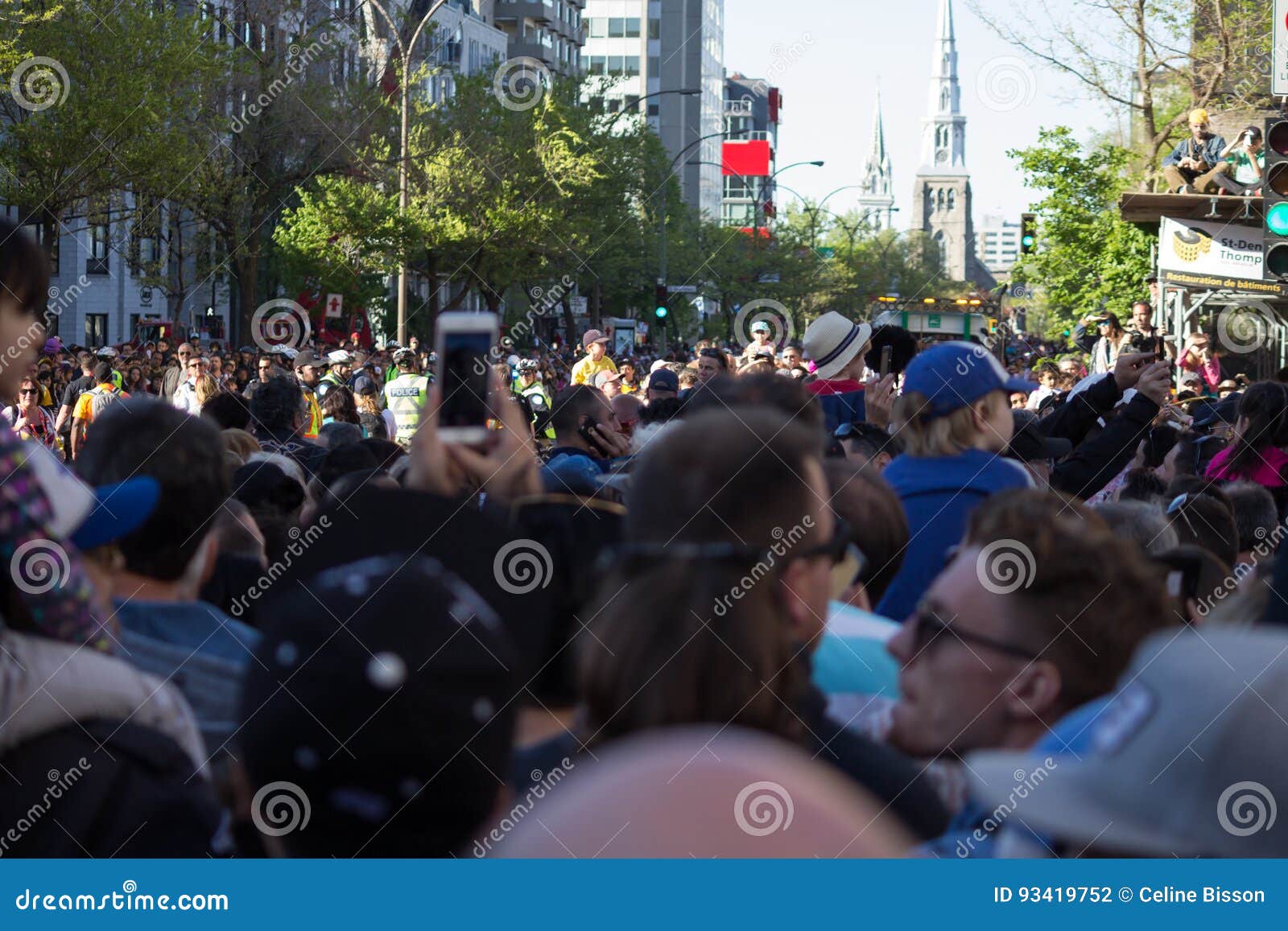 Crowd of People Waiting for the Giants Editorial Photography - Image of ...