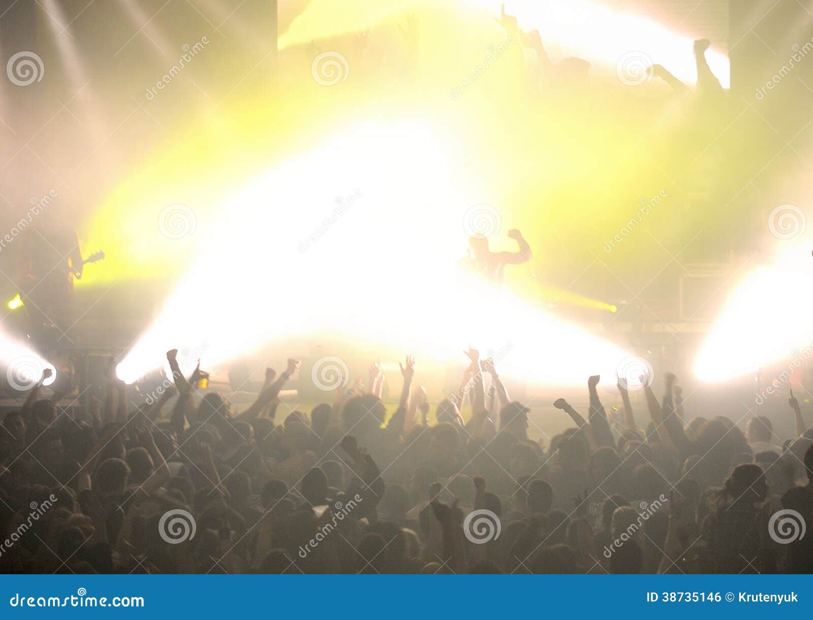 Crowd at punk concert editorial photo. Image of crowd - 38735146