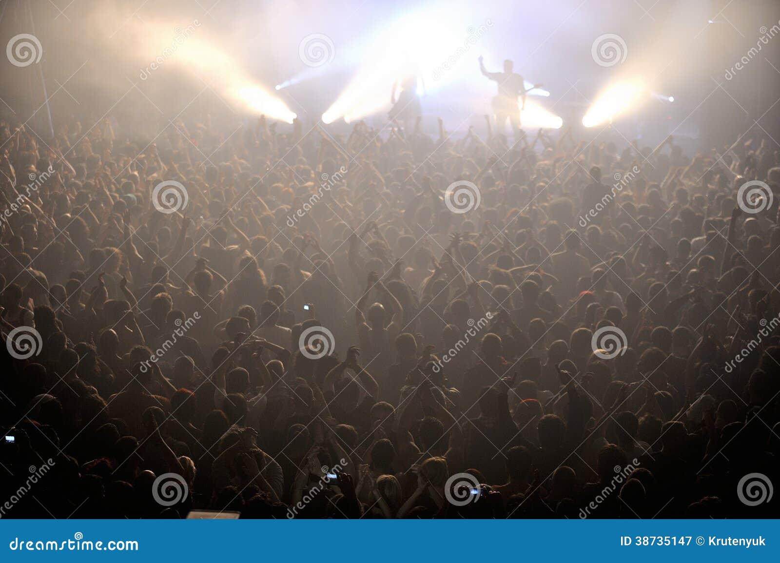 Crowd at punk concert editorial photography. Image of audience - 38735147