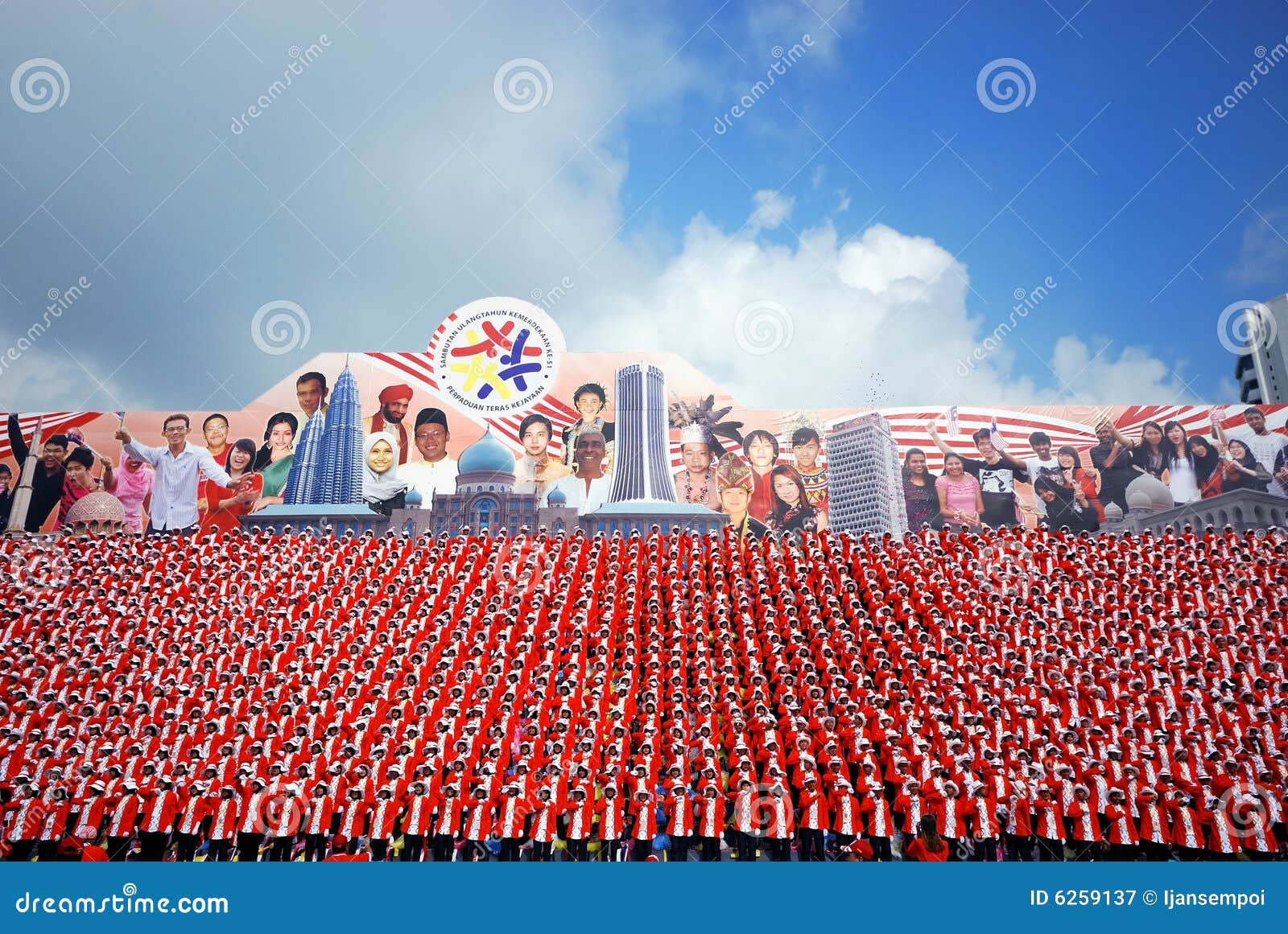 Crowd in the row editorial photography. Image of merdeka - 6259137