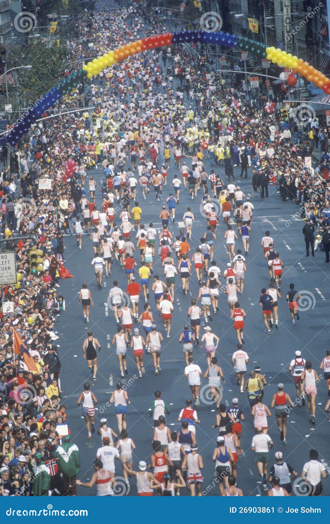Crowd of runners editorial photo. Image of running, marathon - 26903861