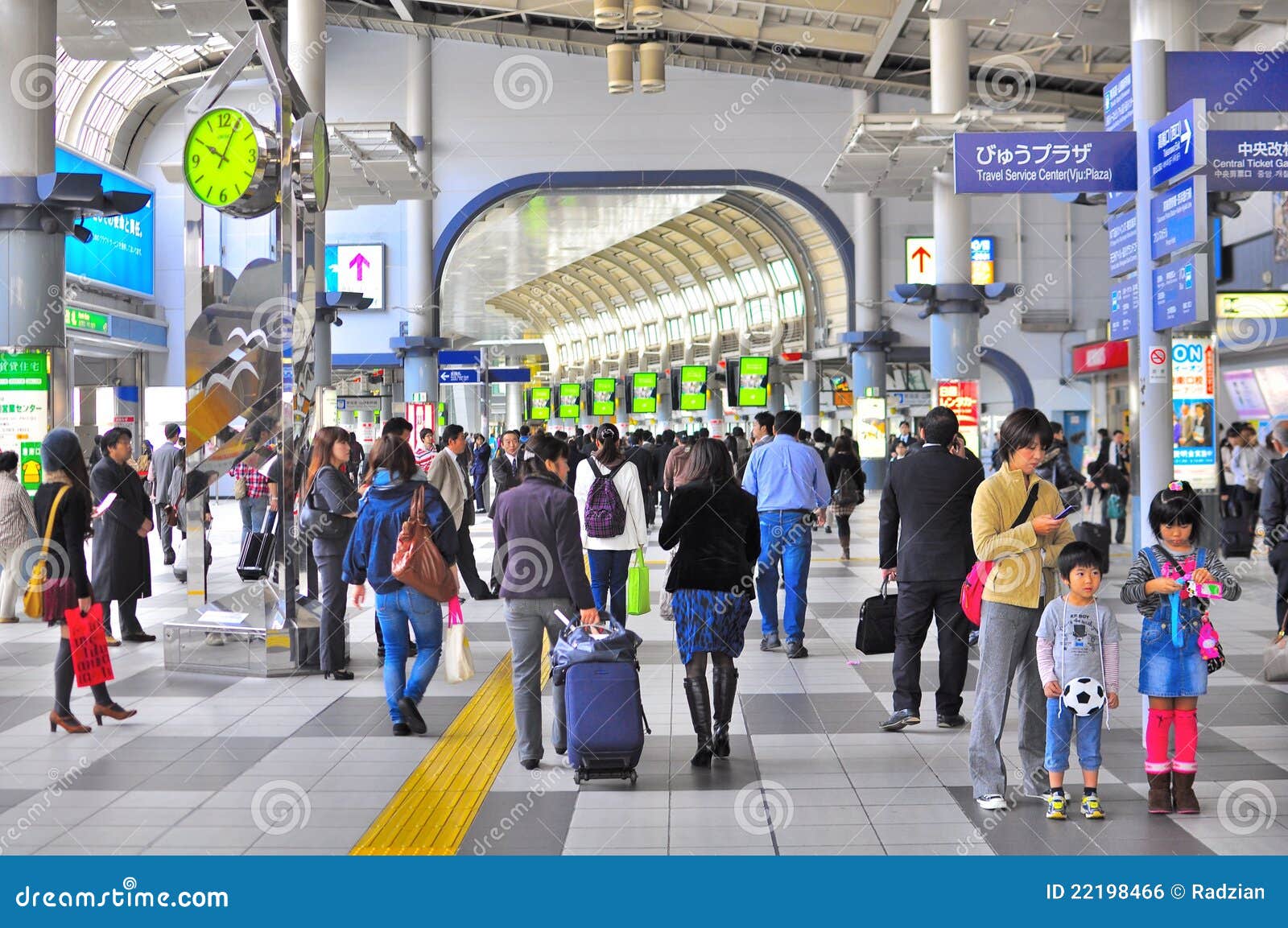 Crowd at Shinagawa Train Station Tokyo Editorial Photo - Image of ...