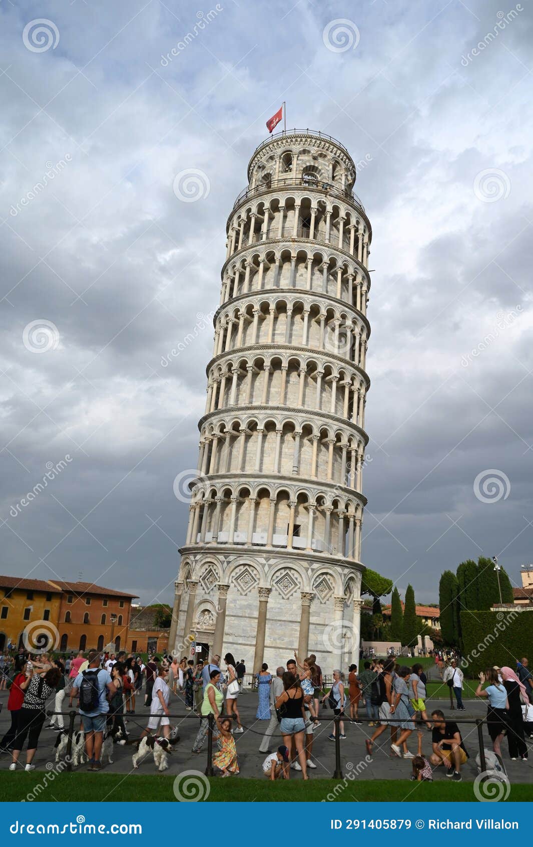 Crowd of Tourists in Front of the Tower of Pisa in Tuscany Editorial ...