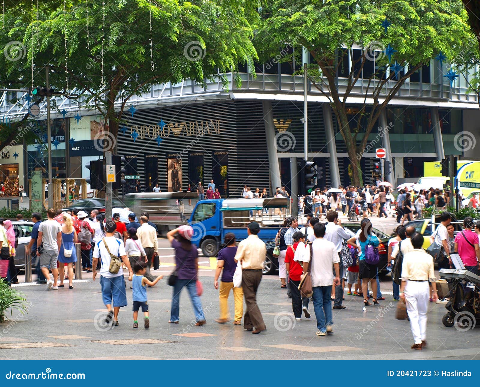Crowd at Traffic Junction editorial stock photo. Image of people - 20421723
