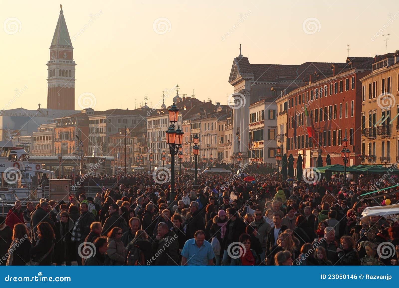 Crowd in Venice editorial photo. Image of urbanscape - 23050146