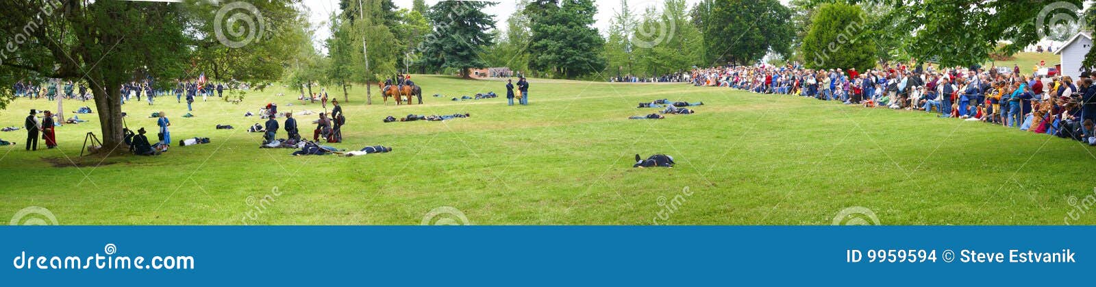 Crowd watching battle editorial stock image. Image of history - 9959594