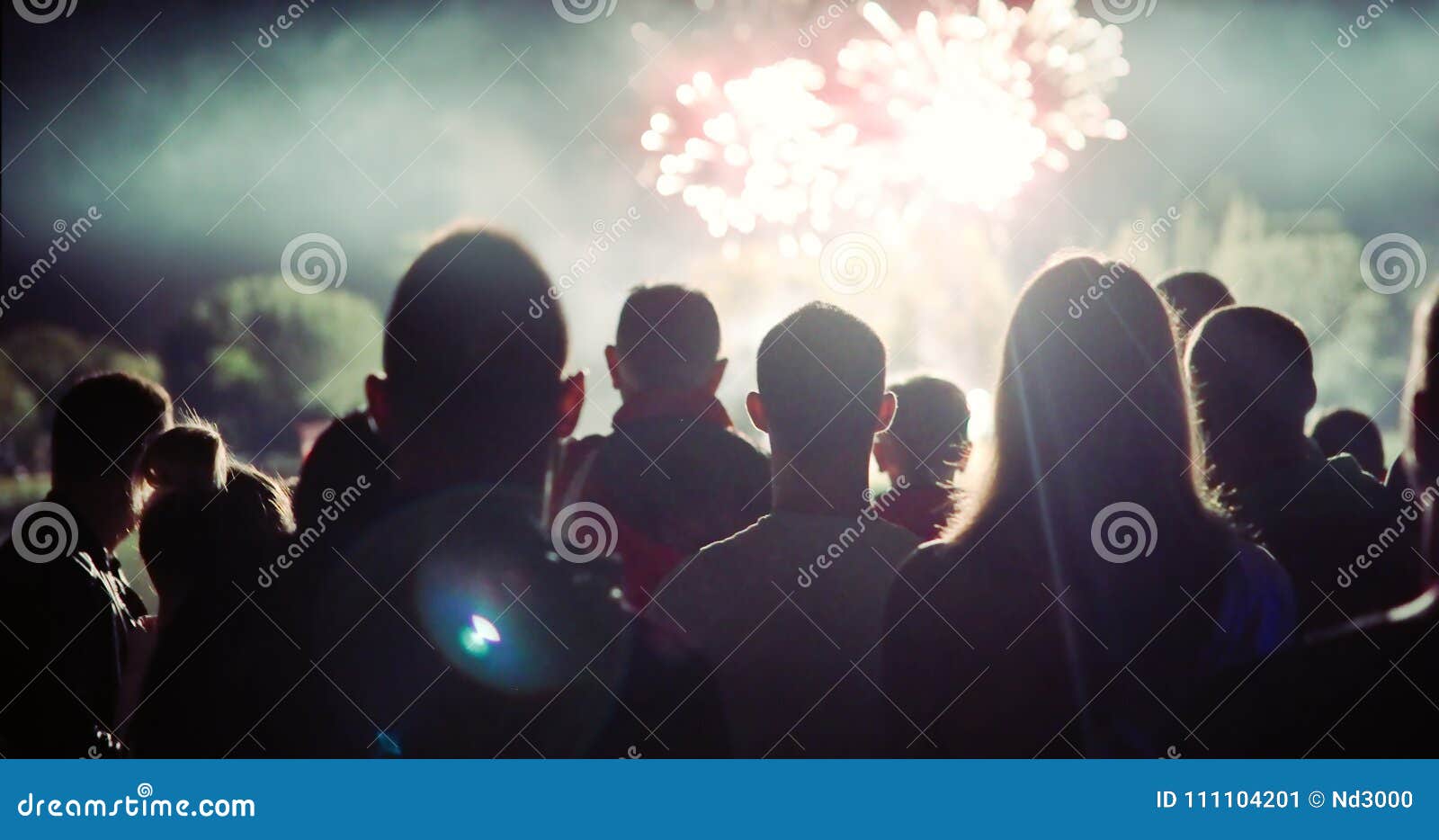 Crowd watching fireworks editorial photo. Image of explode - 111104201