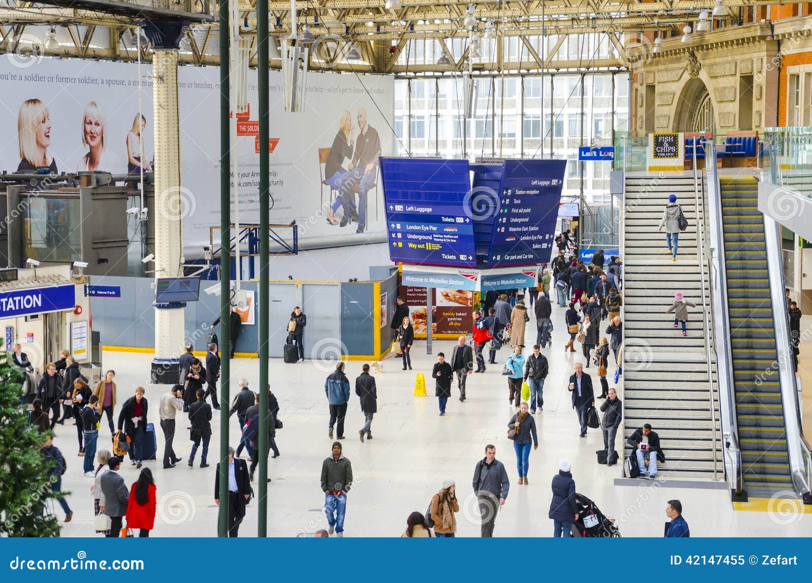 Crowd at Waterloo Station, London Editorial Image - Image of commuting ...